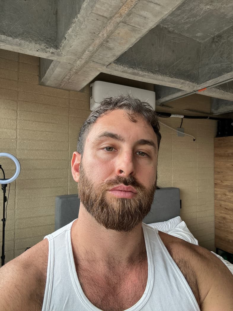 Check out Benny Bravo (@bennybravo) on Linkme