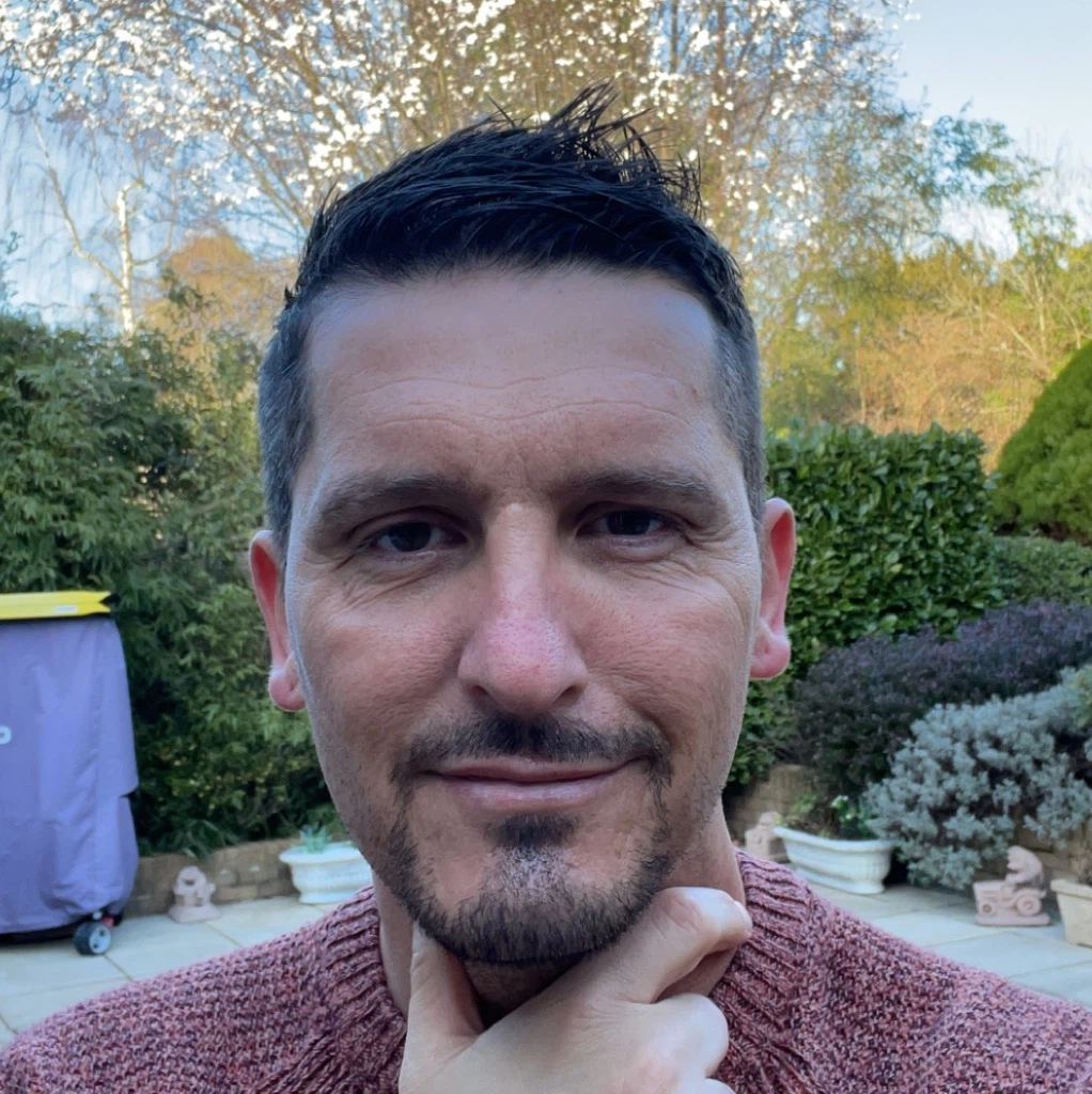 Simon Holmes (@simonholmes83) on Linkme