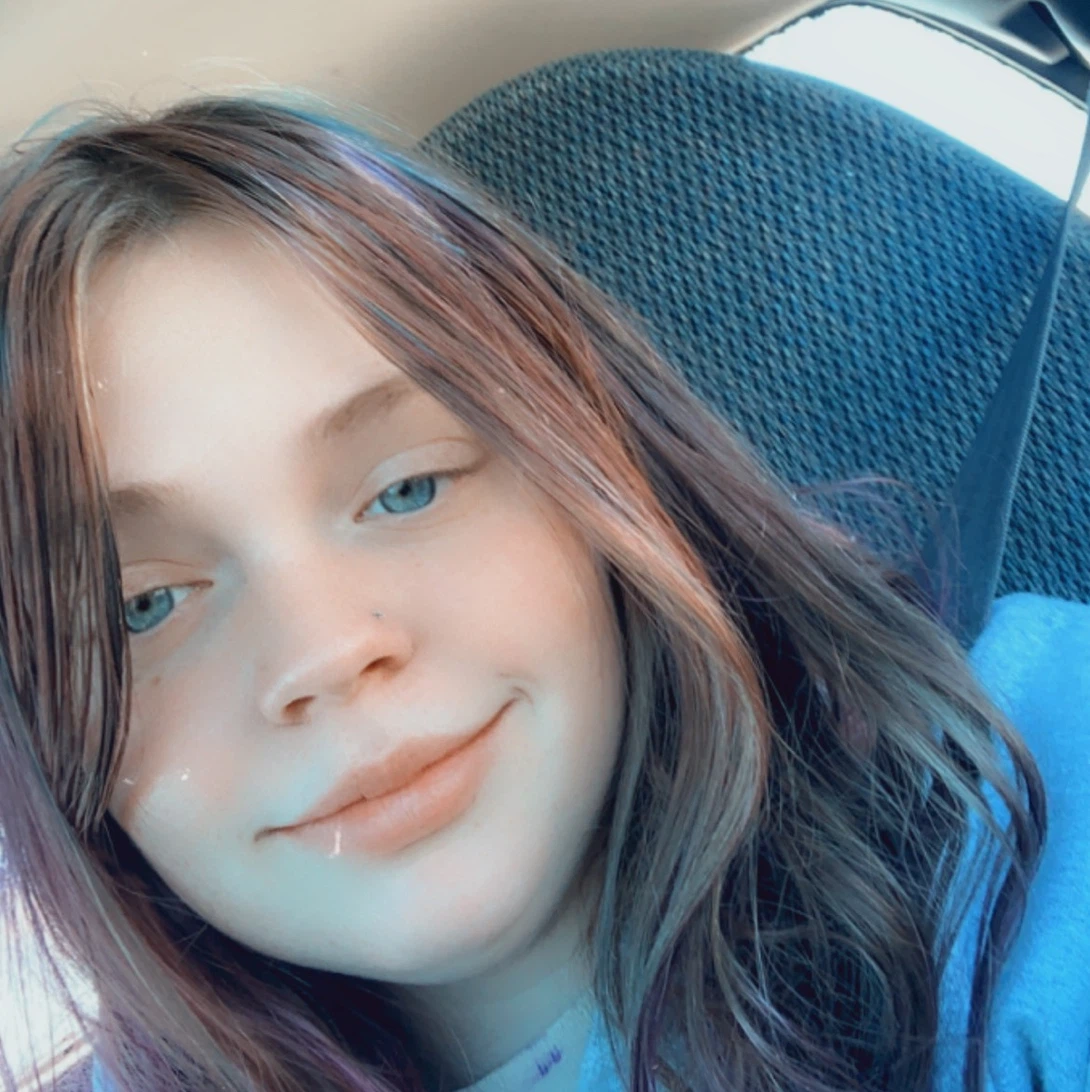 Hannah Devore (@omgitshannah) on Linkme